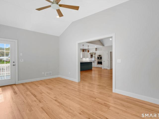 35 Liberty Ln, Enfield, CT 06082 | MLS #24104