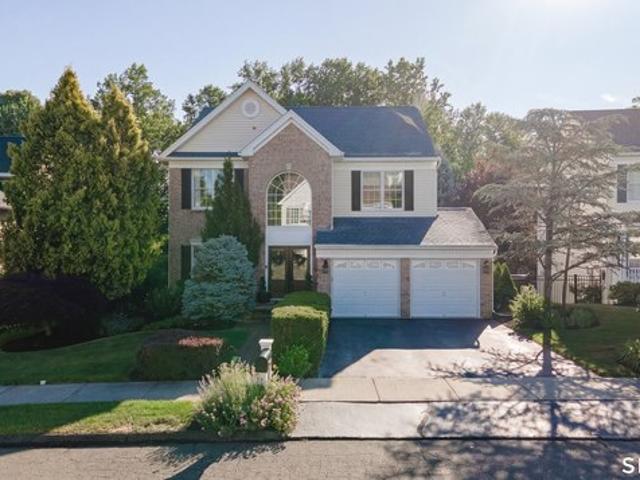 35 Lilac Ln, Danbury, CT 06810