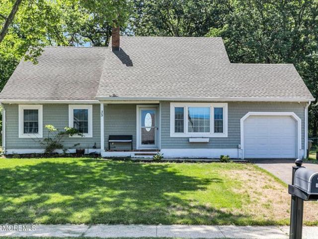 35 Lisa Dr, Hazlet, NJ 07730