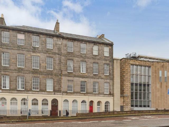 35, Lothian Street, Edinburgh, EH1 1HE 2 bed flat to rent £1,800 pcm £415 pw