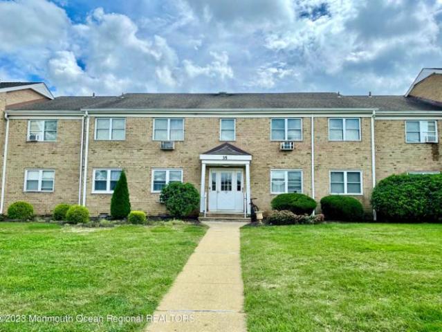 35 Manchester Ct #B, Freehold, NJ 07728