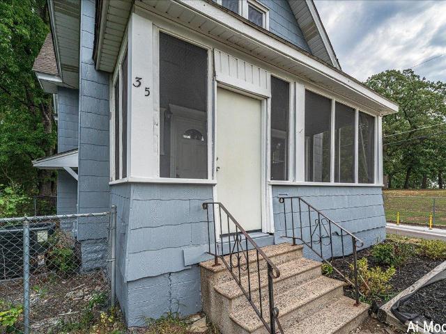 35 Manitoba Avenue