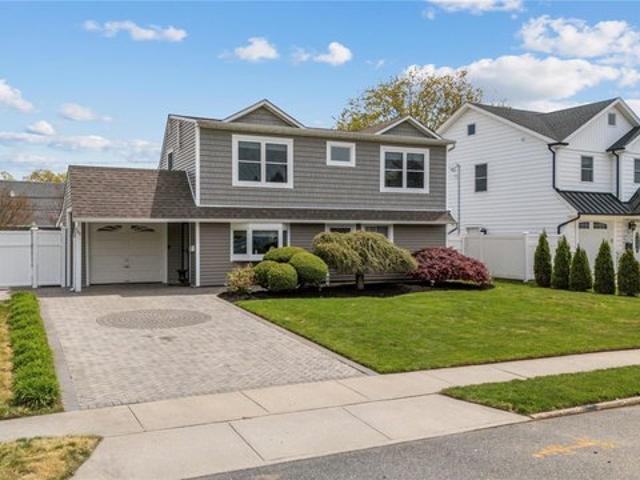 35 Martin Ln, Westbury, NY 11590