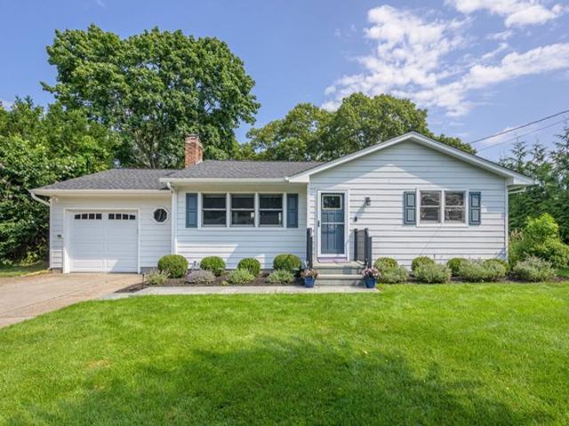 35 Maryland Blvd, Hampton Bays, NY 11946