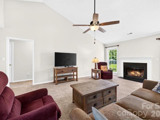 35 Meadow Pathway Drive