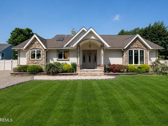 35 Miller Ave, Holmdel, NJ 07733