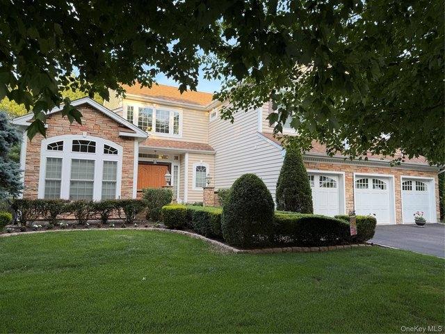35 Monterrey Dr, Saint James, NY 11780
