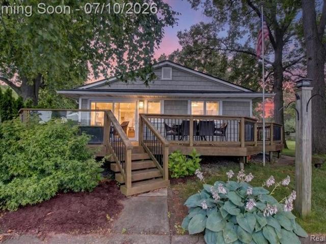 35 N Hulbert St, White Lake, MI 48386