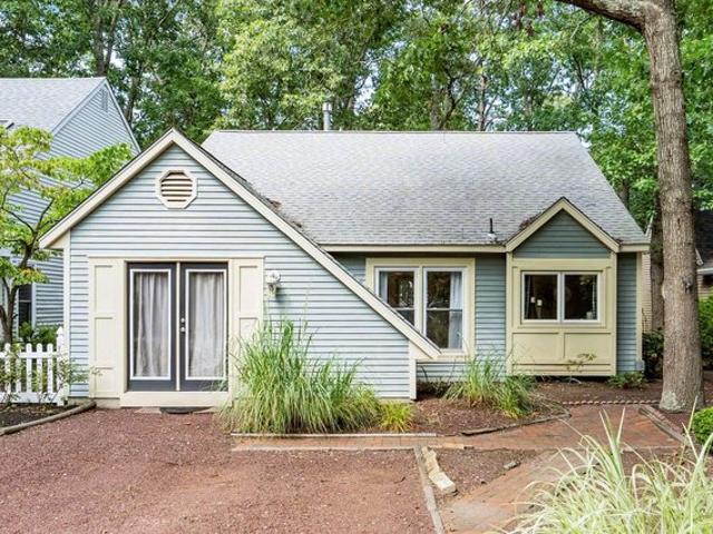 35 N Quail Hill Blvd, Smithville, NJ 08205