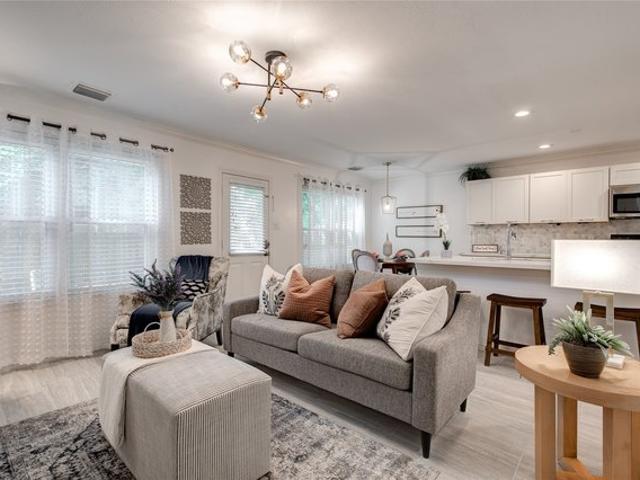 35 N Walden Elms Cir, The Woodlands, TX 77382
