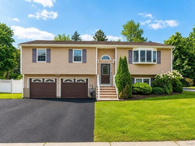 35 Newbury St, Monroe, NY 10950
