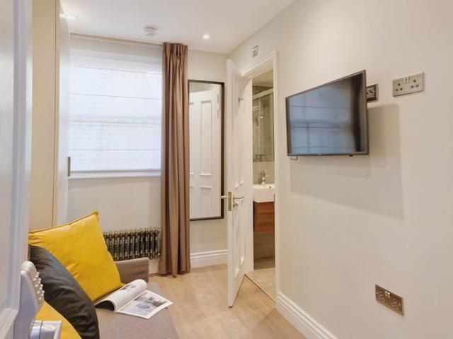 35 Nottingham Place, London W1U Bedsit to rent £2,362 pcm £545 pw