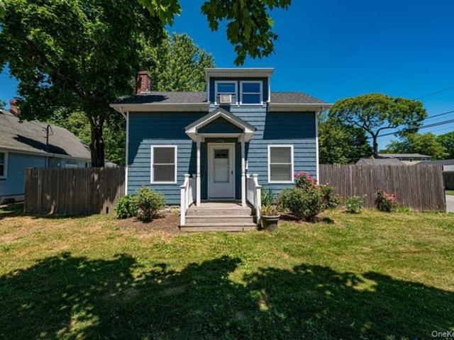 35 Oakland Ave, Port Jefferson, NY 11776