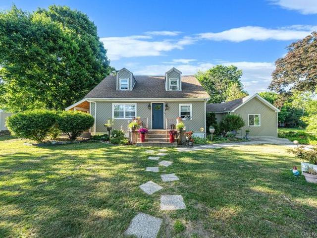 35 Oklahoma Ave, Bay Shore, NY 11706