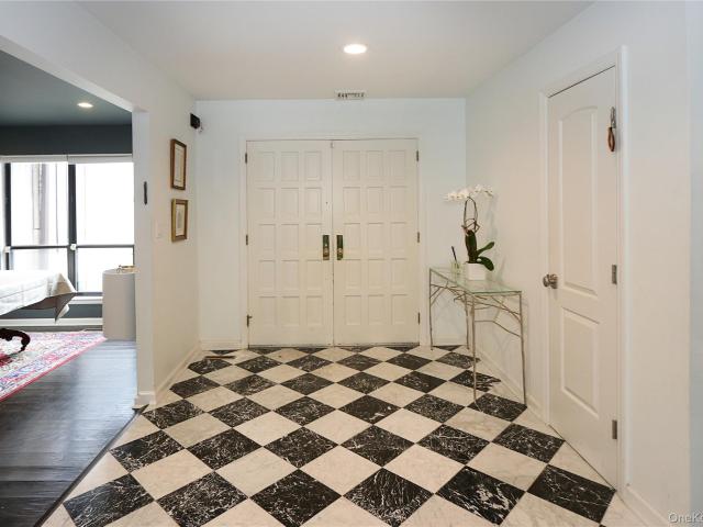 35 Old Pond Rd, Great Neck, NY 11023 | MLS #988643
