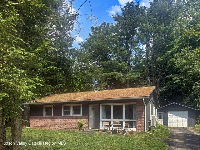 35 Overlook Dr, Woodstock, NY 12498