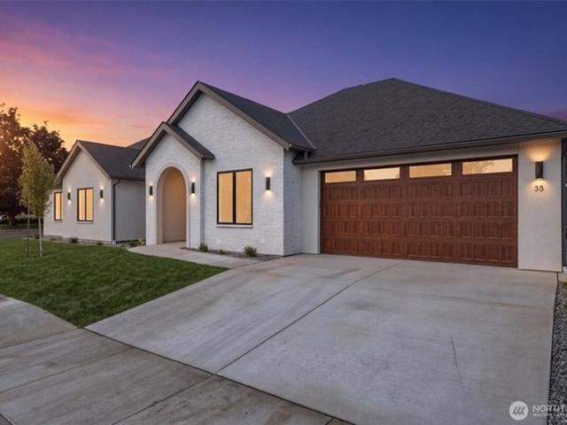 35 Parkwood Cir, Walla, WA 99362