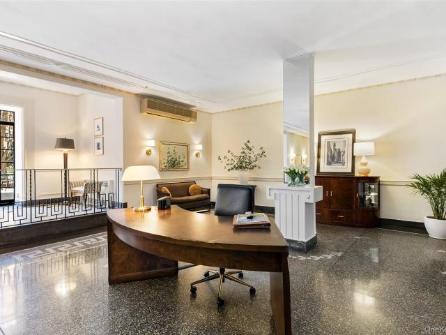35 Parkview Avenue 1D