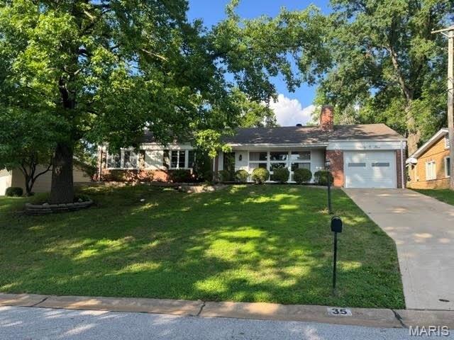 35 Pinewood Dr, Crestwood, MO 63123