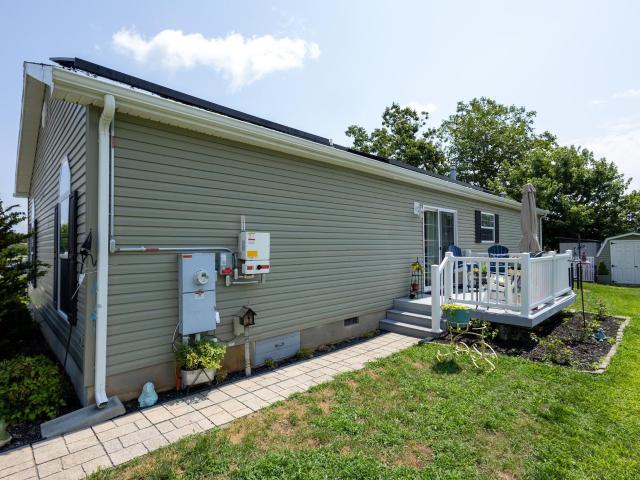 35 Pinetree Ln
