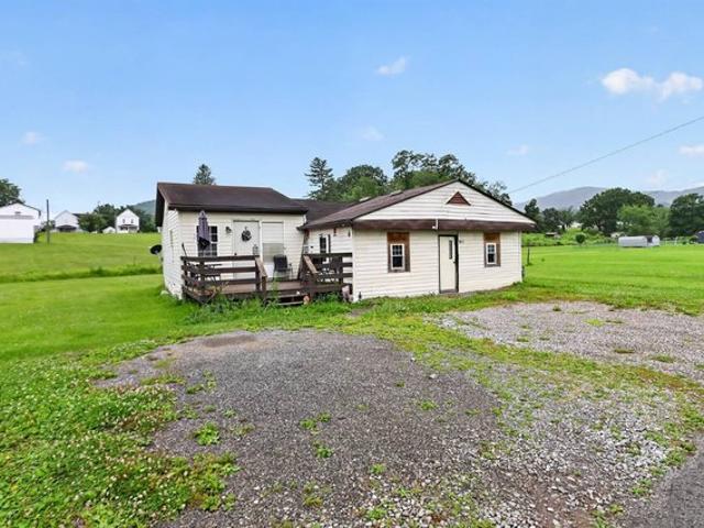 35 Pond St, Mill Creek, WV 26280