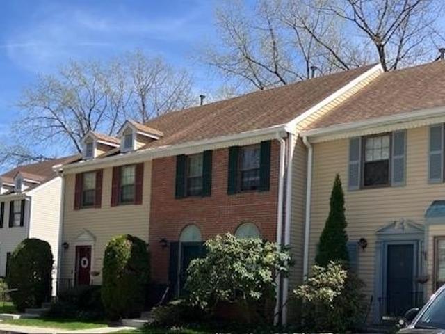 35 Poplar Cir, Peekskill, NY 10566