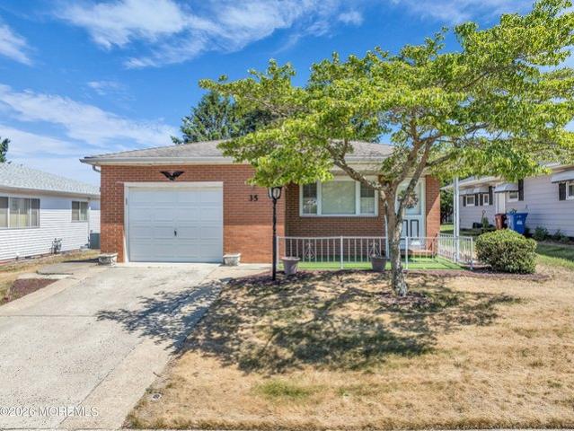 35 Puerto Vallarta St, Toms River, NJ 08757