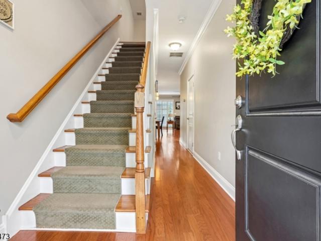 35 Red Oak Ct