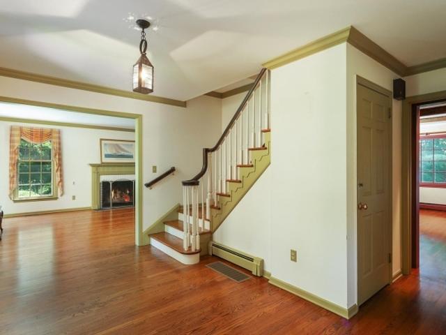 35 Rolling Hill Rd