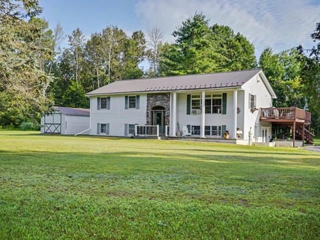35 Rosbo Ln, Morrisonville, NY 12962