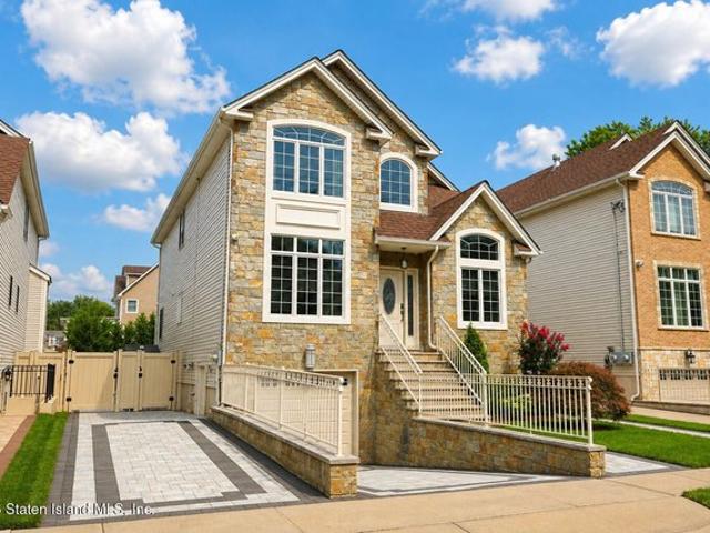 35 Serena Ct, Staten Island, NY 10312