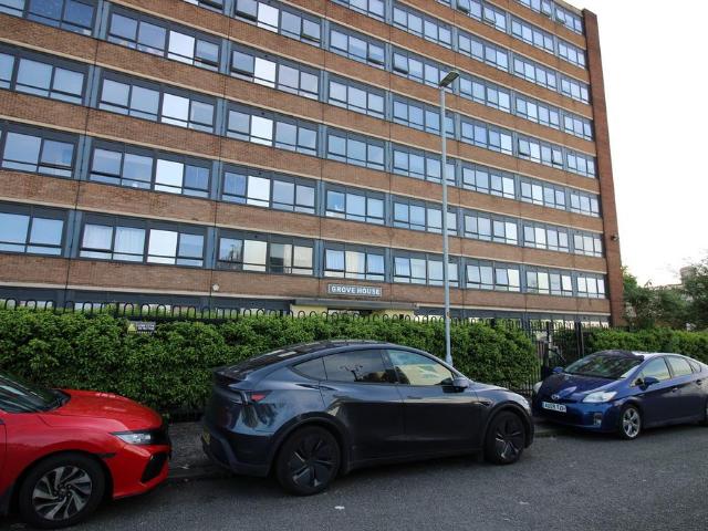 35 Skerton Road, Old Trafford. 2 bed flat to rent £1,000 pcm £231 pw