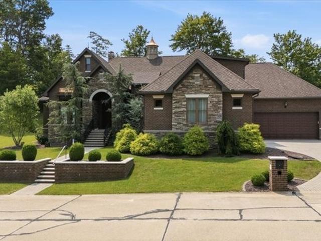 35 Skyview Dr, Parkersburg, WV 26101