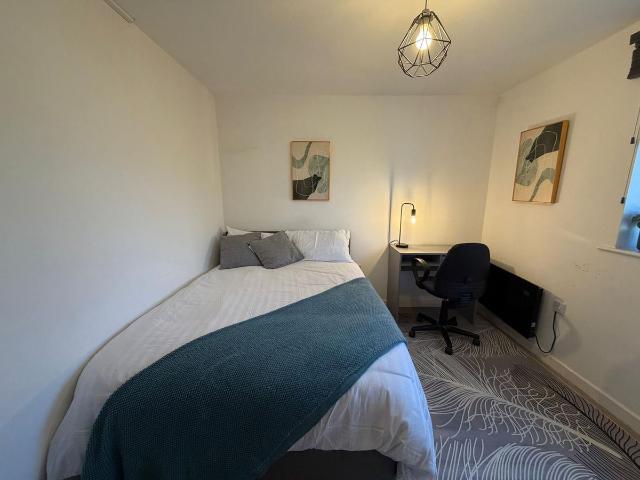 35 Sherwood Gardens, London E14, 4 bed shared accommodation to rent, £850 pcm | PrimeLocation