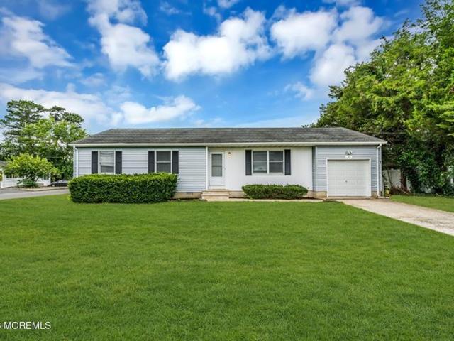 35 Spruce St, Beachwood, NJ 08722