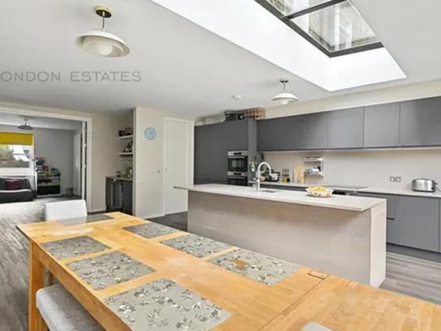 35 St. Stephen's Avenue, London, W12 8JH, United Kingdom | 4 bed house for rent #139475932 | Rentberry