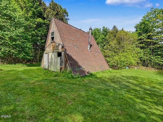 35 Sterling Shore Rd, Lake Ariel, PA 18436