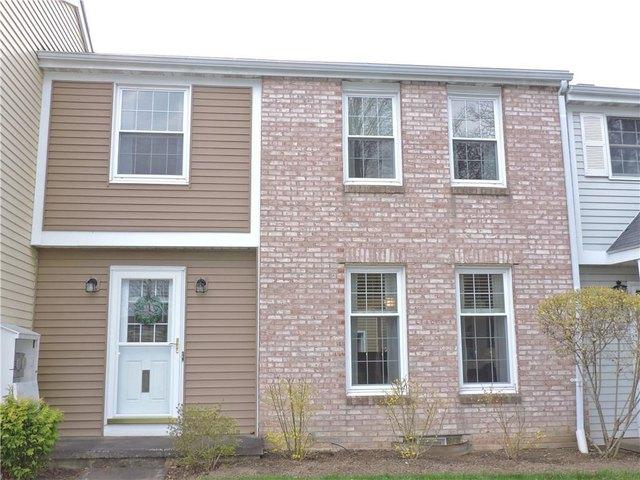 35 Summit Knolls Dr, Webster, NY 14580