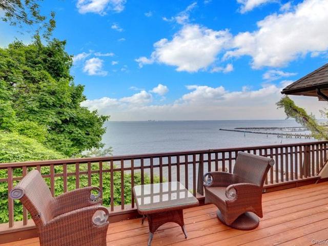 35 Sunview Dr, Glen Cove, NY 11542