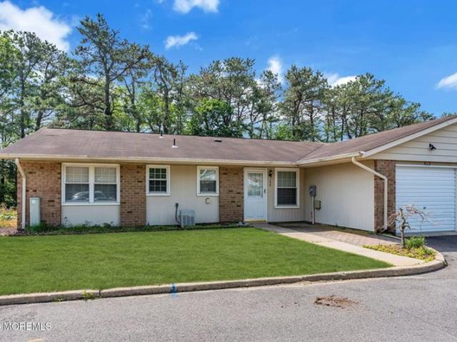 35B Gramercy Ln, Manchester, NJ 08759