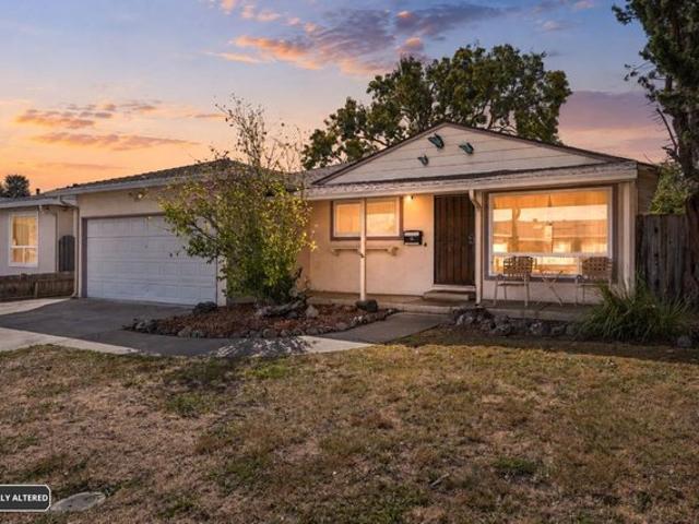36047 Pizarro Dr, Fremont, CA 94536