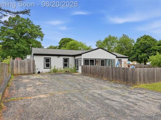 3604 Minton Rd, Lake Orion, MI 48359