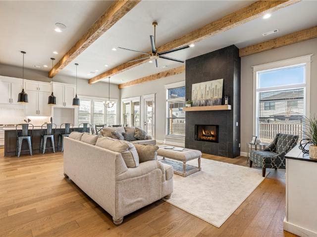 3604 SW Aurora Lane