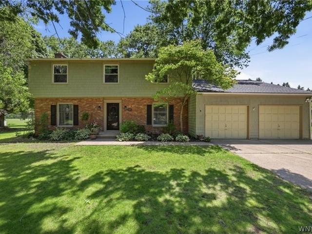 3605 Bonnie Ln, Hamburg, NY 14075