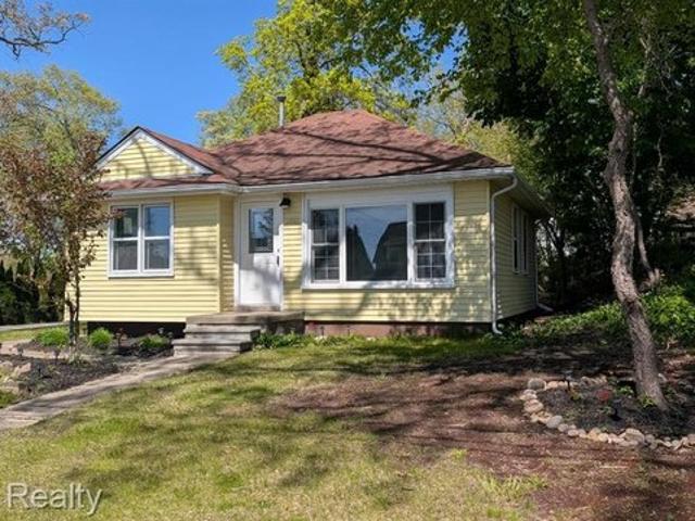 3605 Jackson Blvd, White Lake, MI 48383