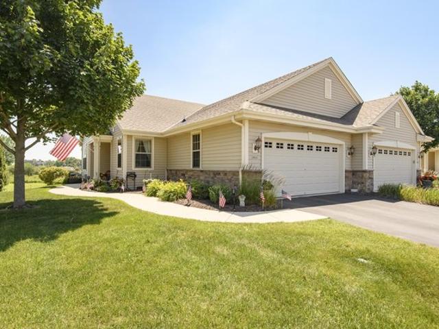 3605 Sandpiper Cir, Waukesha, WI 53189