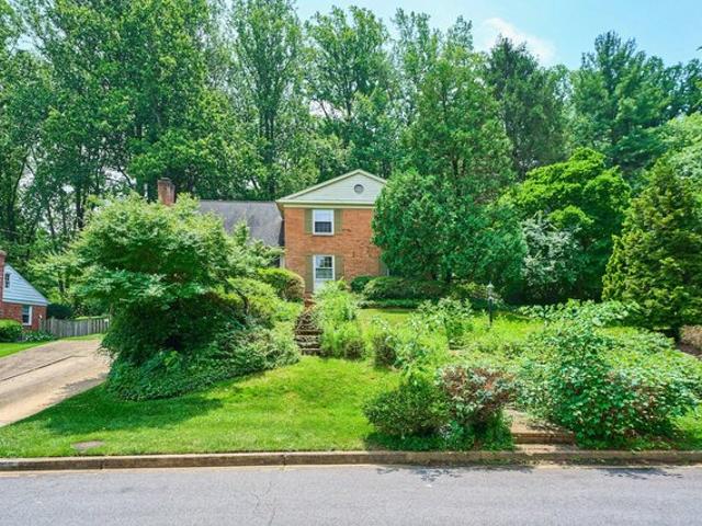 3606 Bent Branch Ct, Falls Church, VA 22041