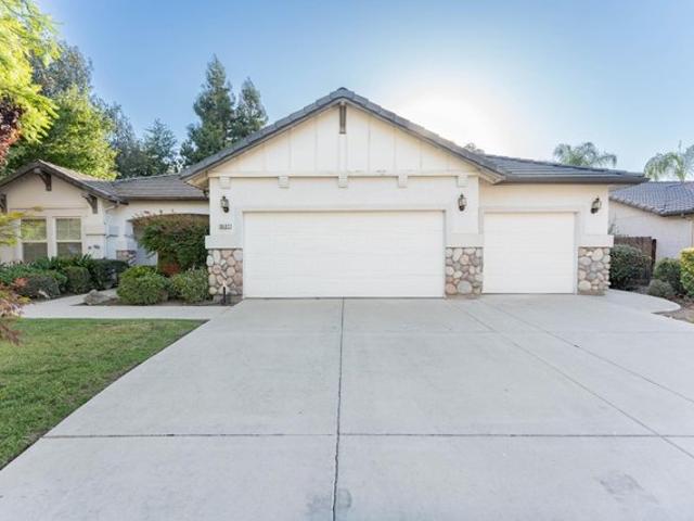 3607 N Mendonca St, Visalia, CA 93291
