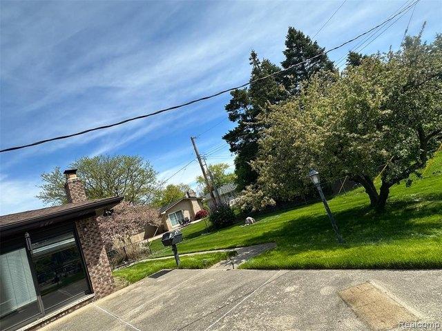 36086 English Dr, Sterling Heights, MI 48310