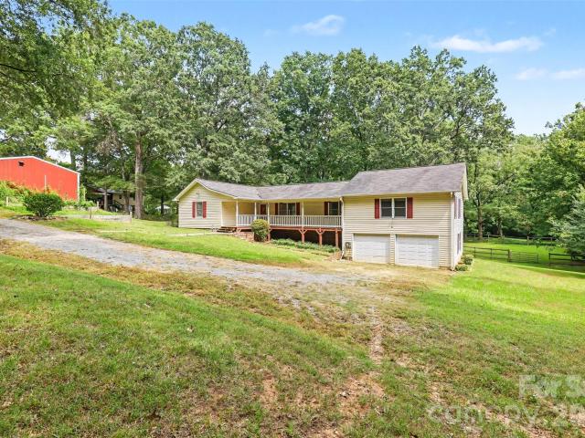 3608 Cowboy Lane